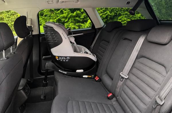 Melns Ford Mondeo 2015 Rakvere, ar dzinēja tilpumu 2.00 L un nobraukumu 286 tūkst. km par 6450 €, foto 8 vietnē AUTOMOTO.COM.LV