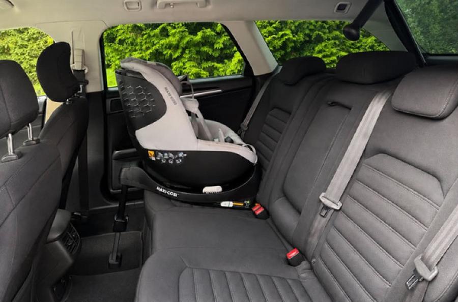 Black Ford Mondeo 2015 in Rakvere, with an engine capacity of 2.00 L and mileage of 286 thousand km for 6450 €, photo 9 on AUTOMOTO.COM.LV