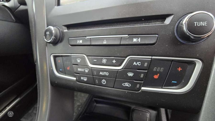 Black Ford Mondeo 2015 in Kaunas, with an engine capacity of 2.00 L and mileage of 262 thousand km for 6999 €, photo 17 on AUTOMOTO.COM.LV