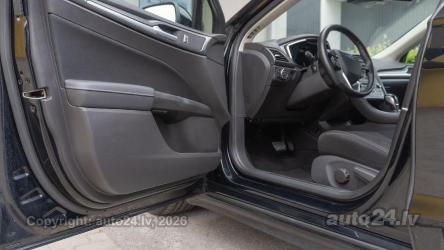 Melns Ford Mondeo 2016 Tallina, ar dzinēja tilpumu 2.00 L un nobraukumu 138 tūkst. km par 10900 €, foto 9 vietnē AUTOMOTO.COM.LV