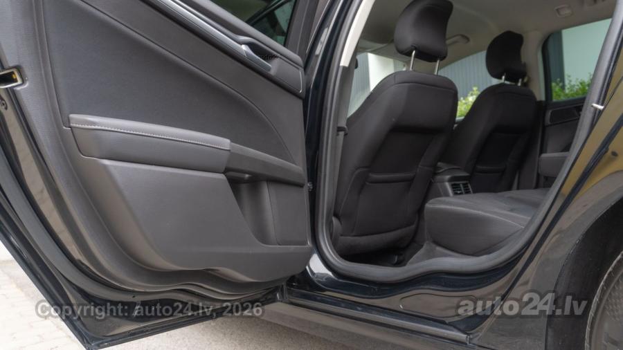 Melns Ford Mondeo 2016 Tallina, ar dzinēja tilpumu 2.00 L un nobraukumu 138 tūkst. km par 10900 €, foto 11 vietnē AUTOMOTO.COM.LV