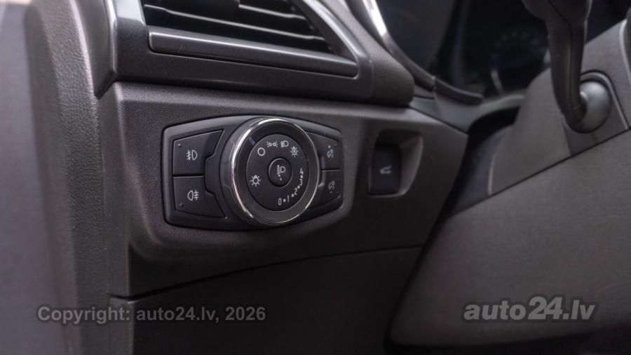 Melns Ford Mondeo 2016 Tallina, ar dzinēja tilpumu 2.00 L un nobraukumu 138 tūkst. km par 10900 €, foto 26 vietnē AUTOMOTO.COM.LV