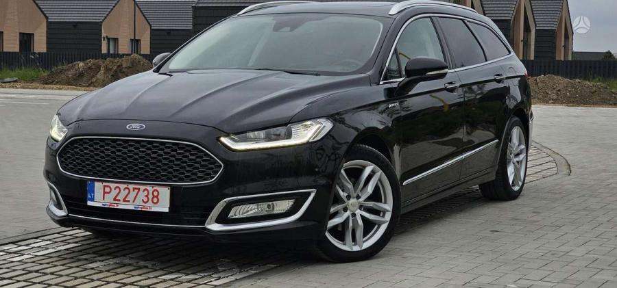Black Ford Mondeo 2017 in Klaipeda, with an engine capacity of 2.00 L and mileage of 212 thousand km for 9799 €, photo 1 on AUTOMOTO.COM.LV