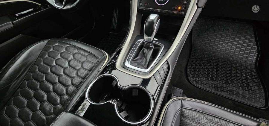 Black Ford Mondeo 2017 in Klaipeda, with an engine capacity of 2.00 L and mileage of 212 thousand km for 9799 €, photo 21 on AUTOMOTO.COM.LV