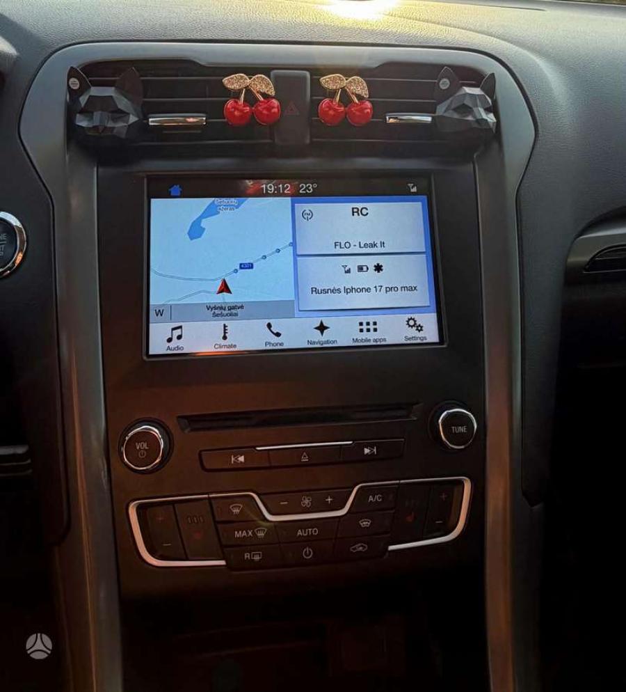 Black Ford Mondeo 2017 in Ukmerge, with an engine capacity of 2.00 L and mileage of 320 thousand km for 7750 €, photo 17 on AUTOMOTO.COM.LV