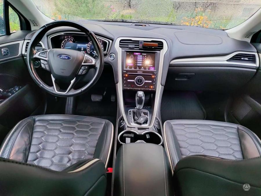 Melns Ford Mondeo 2017 Šauļi, ar dzinēja tilpumu 2.00 L un nobraukumu 275 tūkst. km par 8950 €, foto 12 vietnē AUTOMOTO.COM.LV