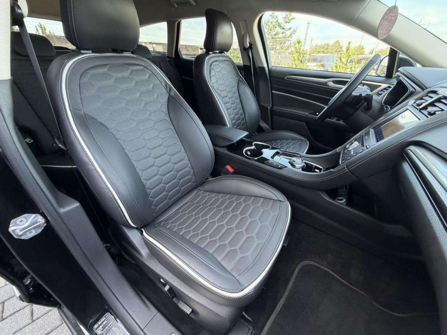 Melns Ford Mondeo 2021 Šauļi, ar dzinēja tilpumu 2.00 L un nobraukumu 249 tūkst. km par 10999 €, foto 16 vietnē AUTOMOTO.COM.LV