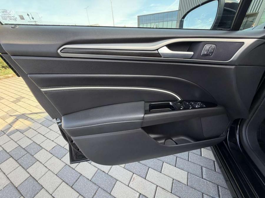 Melns Ford Mondeo 2021 Šauļi, ar dzinēja tilpumu 2.00 L un nobraukumu 249 tūkst. km par 10999 €, foto 19 vietnē AUTOMOTO.COM.LV