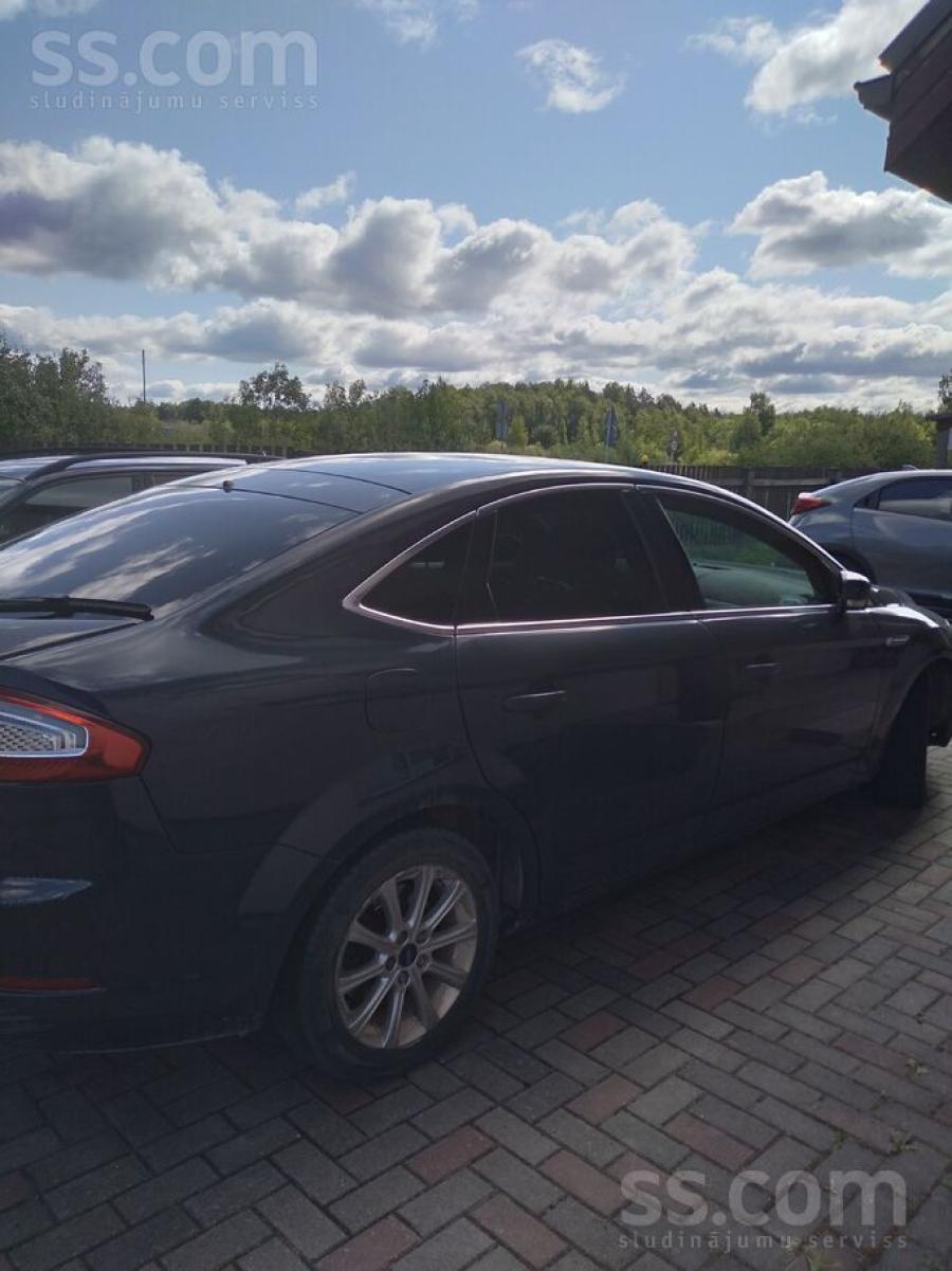 Zils Ford Mondeo 2013 Rīga, ar dzinēja tilpumu 1.60 L un nobraukumu 445 tūkst. km par 2850 €, foto 4 vietnē AUTOMOTO.COM.LV