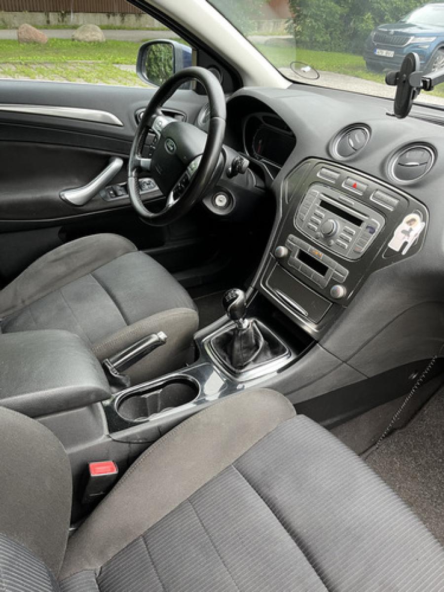 Blue Ford Mondeo 2007 in Tallinn, with an engine capacity of 1.80 L and mileage of 423 thousand km for 1600 €, photo 12 on AUTOMOTO.COM.LV