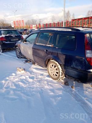 Blue Ford Mondeo 2003 in Riga, with an engine capacity of 2.00 L and mileage of 387 thousand km for 1000 €, photo 4 on AUTOMOTO.COM.LV