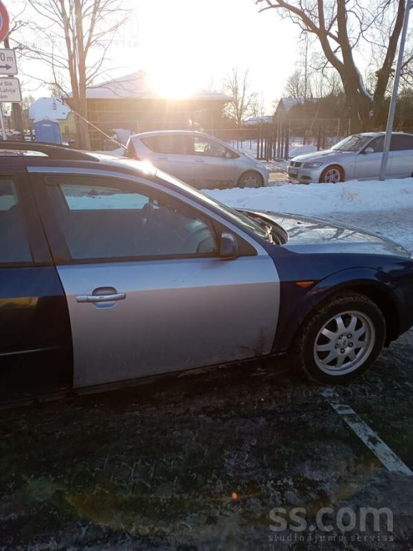Blue Ford Mondeo 2003 in Riga, with an engine capacity of 2.00 L and mileage of 387 thousand km for 1000 €, photo 1 on AUTOMOTO.COM.LV