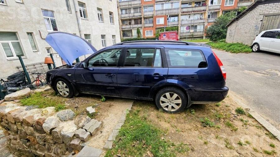 Blue Ford Mondeo 2005 in Riga, with an engine capacity of 2.00 L and mileage of 198 thousand km for 600 €, photo 1 on AUTOMOTO.COM.LV