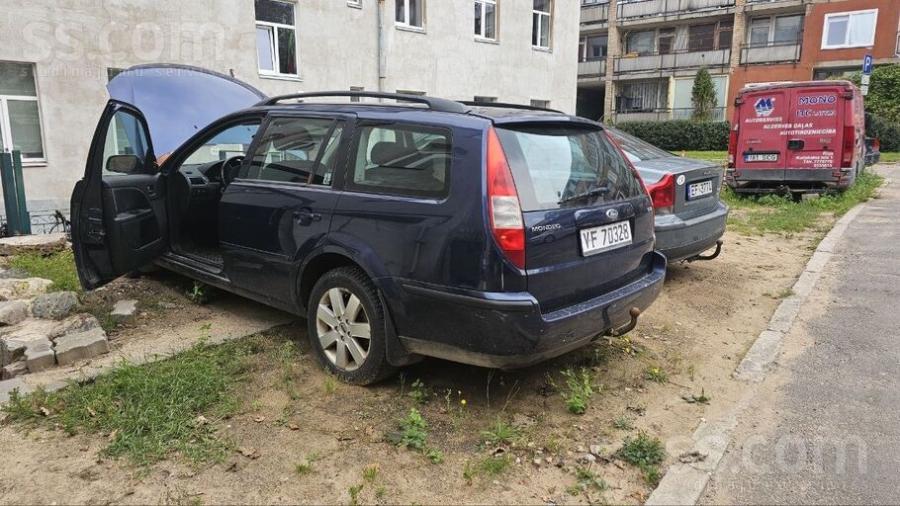 Blue Ford Mondeo 2005 in Riga, with an engine capacity of 2.00 L and mileage of 198 thousand km for 700 €, photo 7 on AUTOMOTO.COM.LV