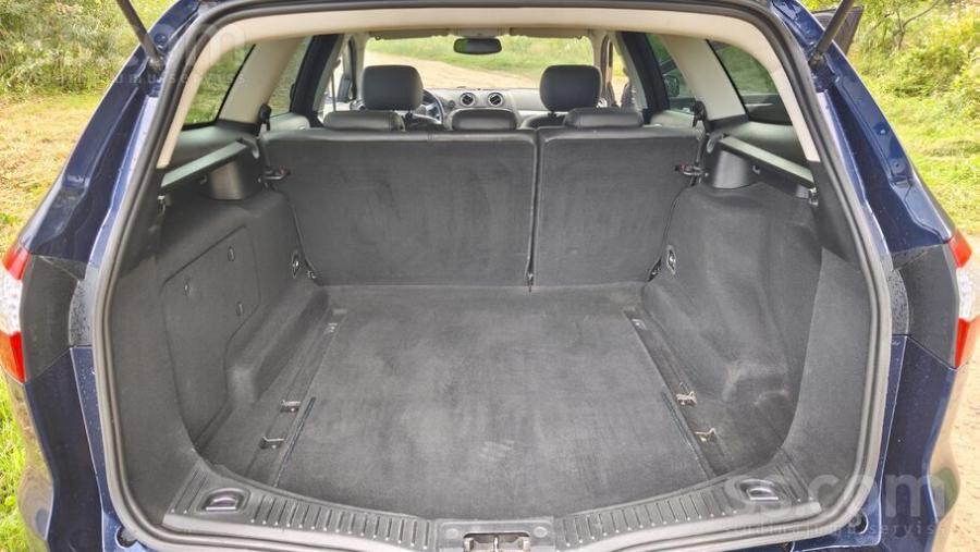 Zils Ford Mondeo 2009 Rīga, ar dzinēja tilpumu 2.20 L un nobraukumu 273 tūkst. km par 3400 €, foto 10 vietnē AUTOMOTO.COM.LV
