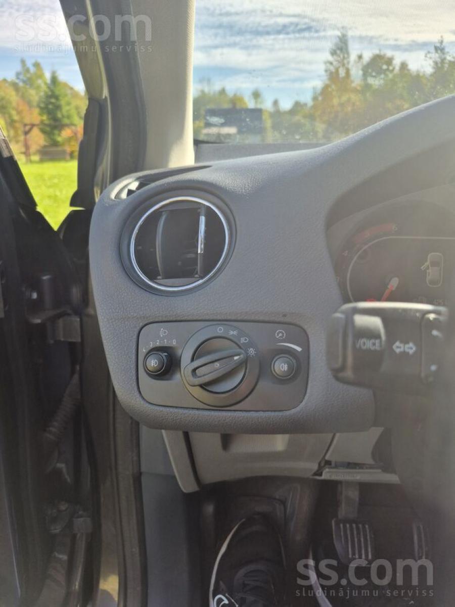 Zils Ford Mondeo 2009 Balvi, ar dzinēja tilpumu 2.00 L un nobraukumu 287 tūkst. km par 3000 €, foto 21 vietnē AUTOMOTO.COM.LV
