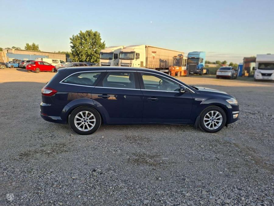Blue Ford Mondeo 2011 in Kaunas, with an engine capacity of 1.60 L and mileage of 330 thousand km for 2450 €, photo 8 on AUTOMOTO.COM.LV