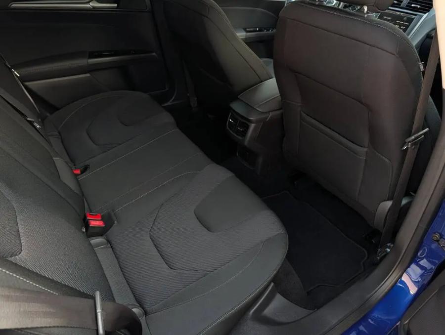 Zils Ford Mondeo 2015 Jūrmala, ar dzinēja tilpumu 1.50 L un nobraukumu 237 tūkst. km par 8650 €, foto 18 vietnē AUTOMOTO.COM.LV