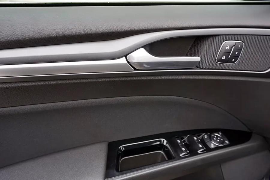 Blue Ford Mondeo 2017 in Riga, with an engine capacity of 2.00 L and mileage of 187 thousand km for 7700 €, photo 16 on AUTOMOTO.COM.LV