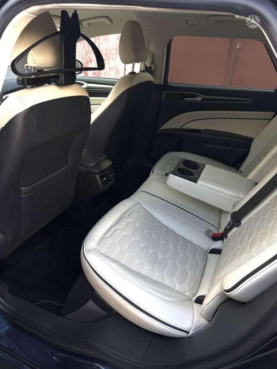 Blue Ford Mondeo 2019 in Kaunas, with an engine capacity of 2.00 L and mileage of 131 thousand km for 18100 €, photo 9 on AUTOMOTO.COM.LV