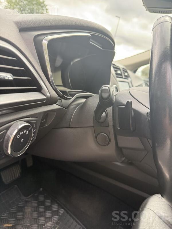 Brown Ford Mondeo 2017 in Riga, with an engine capacity of 2.00 L and mileage of 227 thousand km for 12200 €, photo 10 on AUTOMOTO.COM.LV