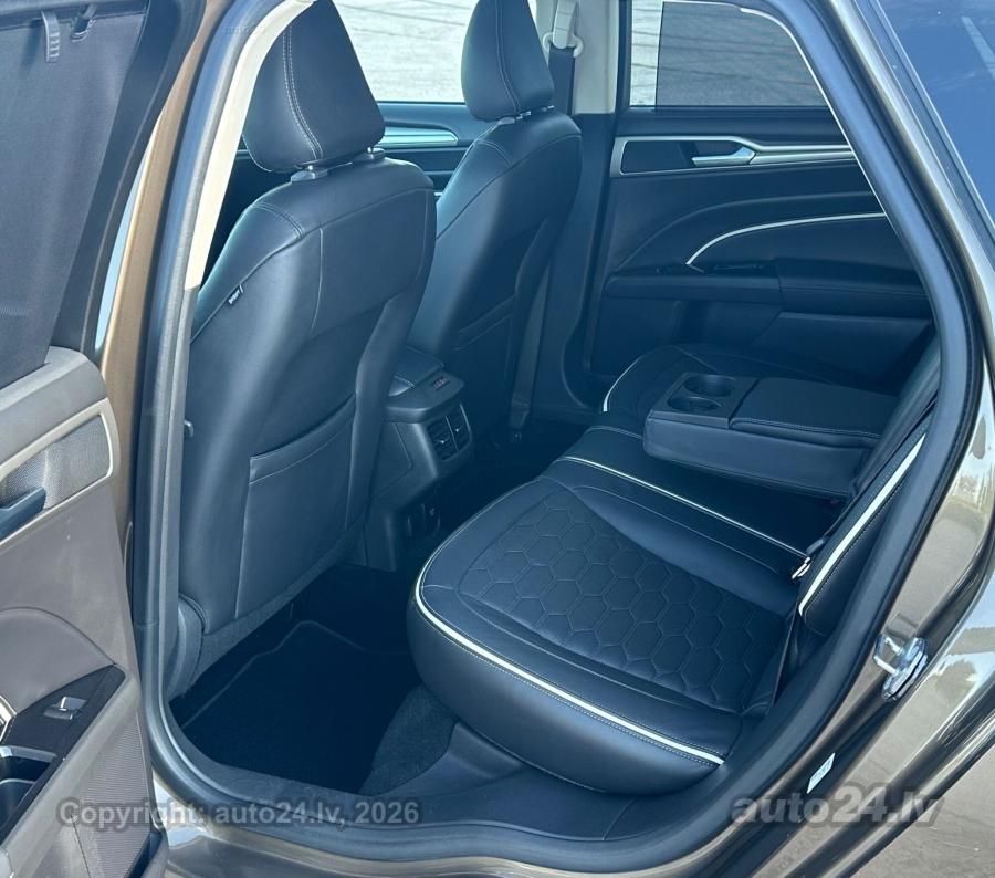 Brown Ford Mondeo 2018 in Tartu, with an engine capacity of 2.00 L and mileage of 238 thousand km for 12950 €, photo 24 on AUTOMOTO.COM.LV
