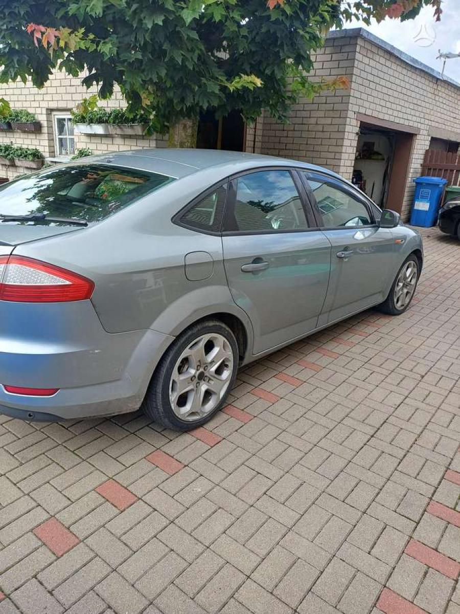 Zaļš Ford Mondeo 2007 Marijampole, ar dzinēja tilpumu 2.00 L un nobraukumu 379 tūkst. km par 1500 €, foto 5 vietnē AUTOMOTO.COM.LV