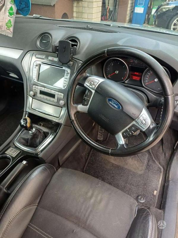 Zaļš Ford Mondeo 2007 Marijampole, ar dzinēja tilpumu 2.00 L un nobraukumu 379 tūkst. km par 1500 €, foto 6 vietnē AUTOMOTO.COM.LV