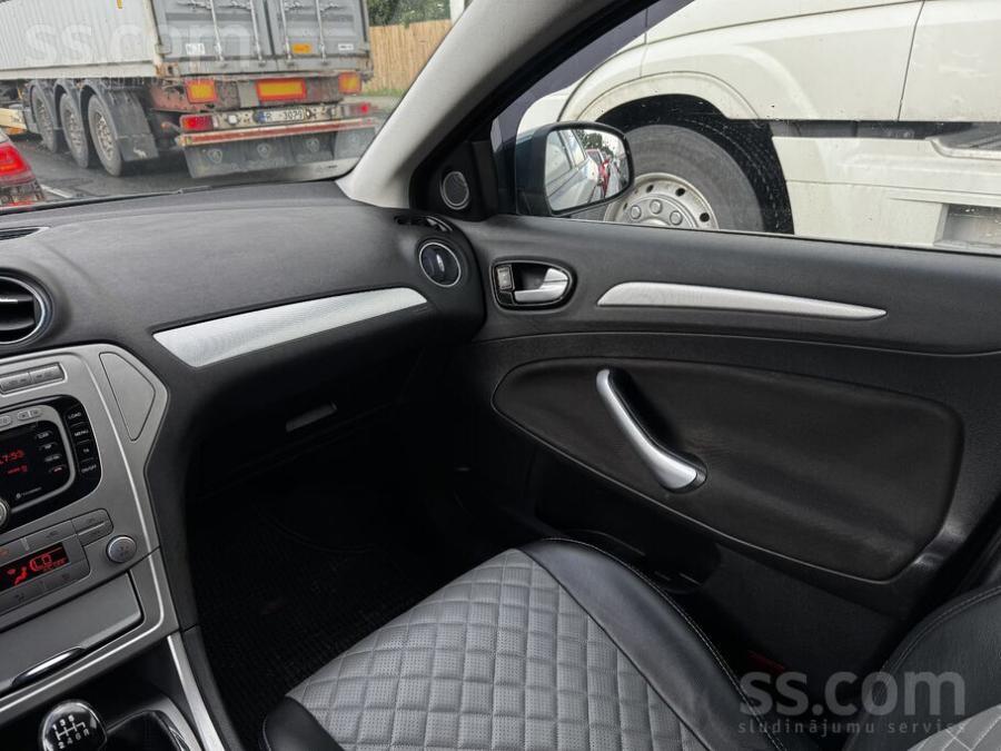 Zaļš Ford Mondeo 2008 Rīga, ar dzinēja tilpumu 2.20 L un nobraukumu 374 tūkst. km par 2200 €, foto 9 vietnē AUTOMOTO.COM.LV