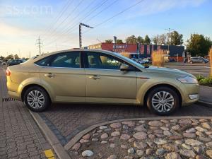 Green Ford Mondeo 2008 in Riga, with an engine capacity of 2.30 L and mileage of 322 thousand km for 1800 €, photo 3 on AUTOMOTO.COM.LV