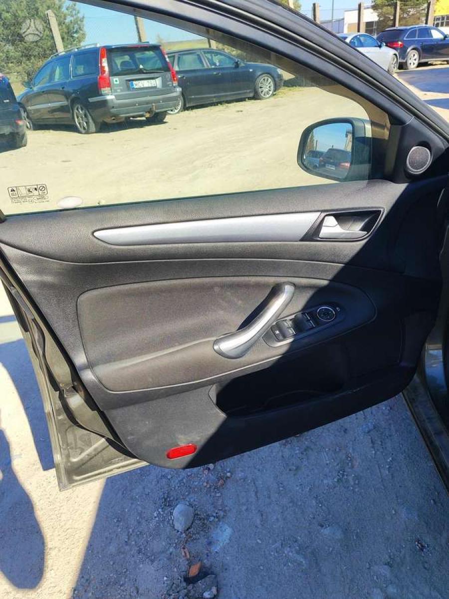 Green Ford Mondeo 2013 in Vilnius, with an engine capacity of 2.00 L and mileage of 175 thousand km for 1600 €, photo 6 on AUTOMOTO.COM.LV