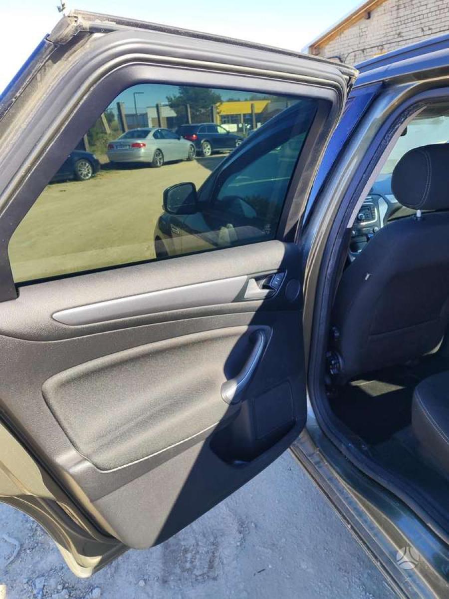 Green Ford Mondeo 2013 in Vilnius, with an engine capacity of 2.00 L and mileage of 175 thousand km for 1600 €, photo 14 on AUTOMOTO.COM.LV