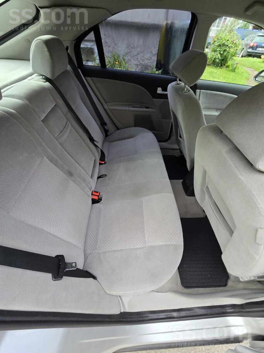 Pelēks Ford Mondeo 2001 Rīga, ar dzinēja tilpumu 1.80 L un nobraukumu 260 tūkst. km par 500 €, foto 7 vietnē AUTOMOTO.COM.LV