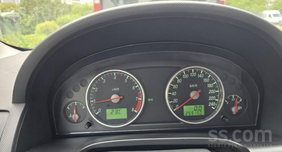 Pelēks Ford Mondeo 2001 Rīga, ar dzinēja tilpumu 1.80 L un nobraukumu 260 tūkst. km par 500 €, foto 9 vietnē AUTOMOTO.COM.LV