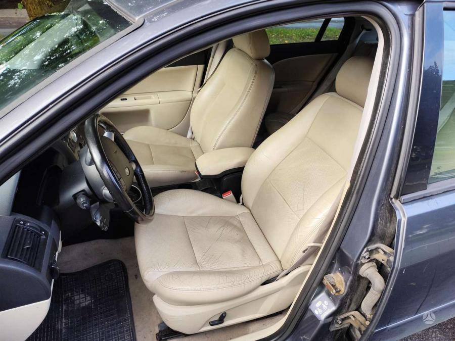 Grey Ford Mondeo 2002 in Vilnius, with an engine capacity of 2.00 L and mileage of 250 thousand km for 450 €, photo 5 on AUTOMOTO.COM.LV