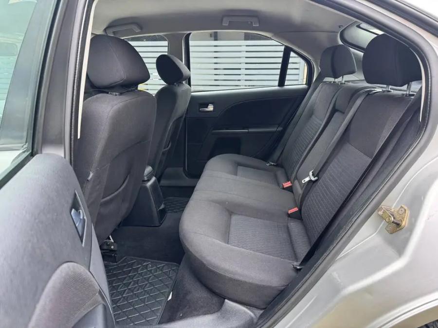 Pelēks Ford Mondeo 2004 Jelgava, ar dzinēja tilpumu 1.80 L un nobraukumu 230 tūkst. km par 2150 €, foto 12 vietnē AUTOMOTO.COM.LV