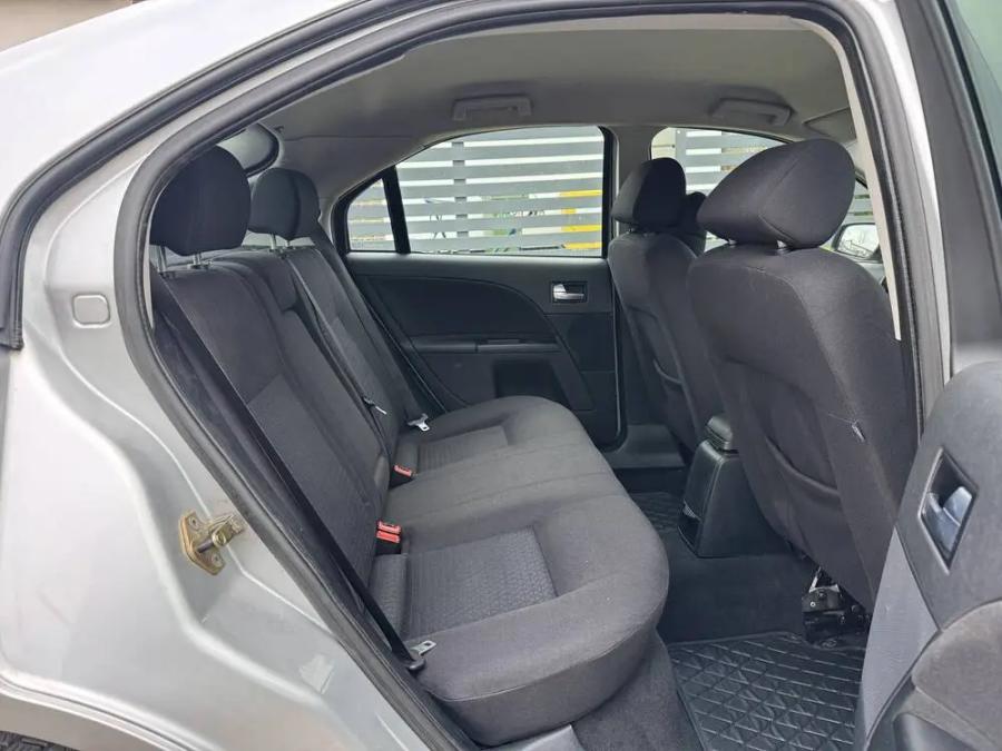 Pelēks Ford Mondeo 2004 Jelgava, ar dzinēja tilpumu 1.80 L un nobraukumu 230 tūkst. km par 2150 €, foto 13 vietnē AUTOMOTO.COM.LV