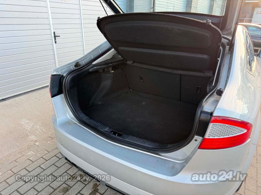 Pelēks Ford Mondeo 2007 Tallina, ar dzinēja tilpumu 2.00 L un nobraukumu 223 tūkst. km par 1650 €, foto 14 vietnē AUTOMOTO.COM.LV