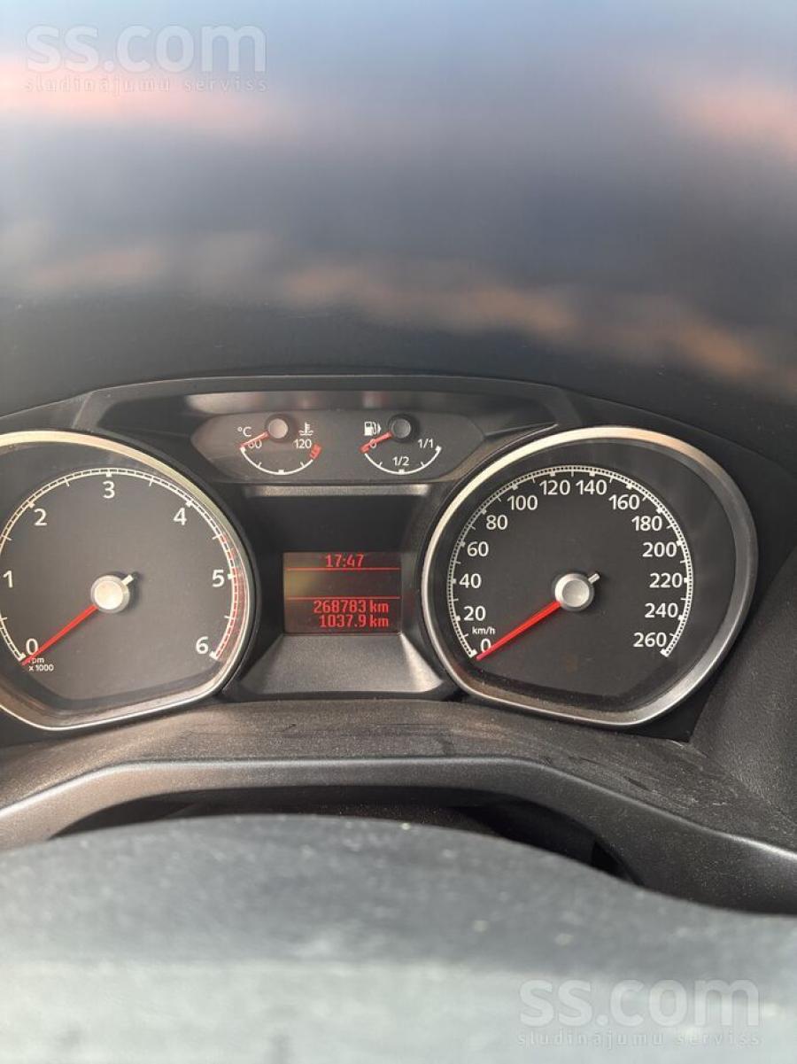 Pelēks Ford Mondeo 2007 Limbaži, ar dzinēja tilpumu 2.00 L un nobraukumu 269 tūkst. km par 1800 €, foto 7 vietnē AUTOMOTO.COM.LV