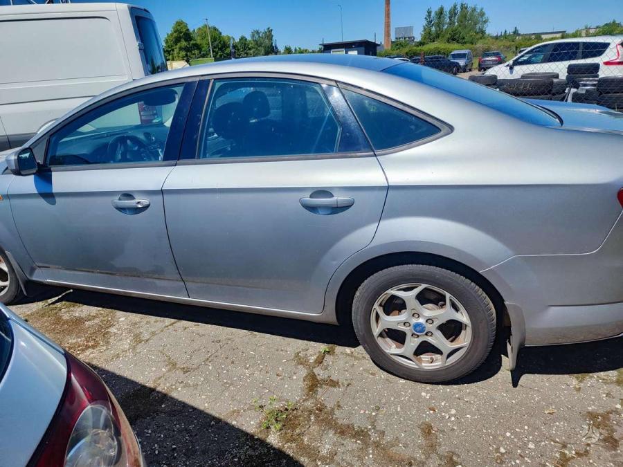 Grey Ford Mondeo 2008 in Marijampole, with an engine capacity of 1.60 L and mileage of 195 thousand km for 1199 €, photo 13 on AUTOMOTO.COM.LV