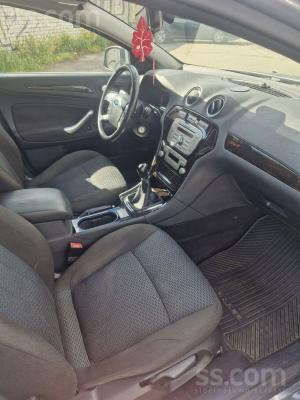 Grey Ford Mondeo 2008 in Liepaja, with an engine capacity of 1.80 L and mileage of 230 thousand km for 2200 €, photo 9 on AUTOMOTO.COM.LV