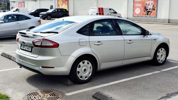 Ford Mondeo 2011 in Vilnius on AUTOMOTO.COM.LV Grey Ford Mondeo 2011 in Vilnius, with an engine capacity of 2.00 L and mileage of 220 thousand km for 2500 €, photo 5 on AUTOMOTO.COM.LV