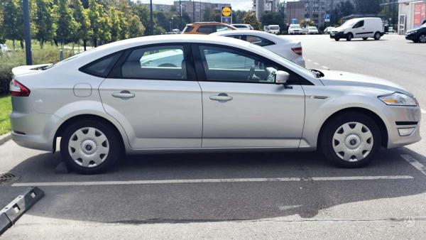 Ford Mondeo 2011 in Vilnius on AUTOMOTO.COM.LV Grey Ford Mondeo 2011 in Vilnius, with an engine capacity of 2.00 L and mileage of 220 thousand km for 2500 €, photo 6 on AUTOMOTO.COM.LV