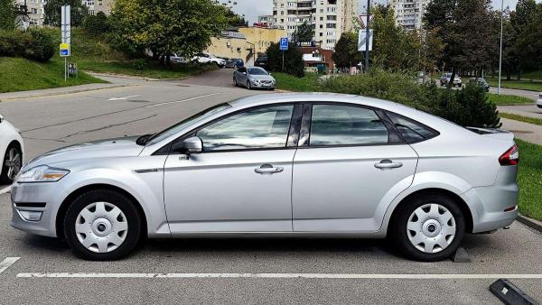 Ford Mondeo 2011 in Vilnius on AUTOMOTO.COM.LV Grey Ford Mondeo 2011 in Vilnius, with an engine capacity of 2.00 L and mileage of 220 thousand km for 2500 €, photo 7 on AUTOMOTO.COM.LV