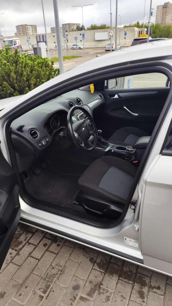 Ford Mondeo 2011 in Vilnius on AUTOMOTO.COM.LV Grey Ford Mondeo 2011 in Vilnius, with an engine capacity of 2.00 L and mileage of 220 thousand km for 2500 €, photo 11 on AUTOMOTO.COM.LV