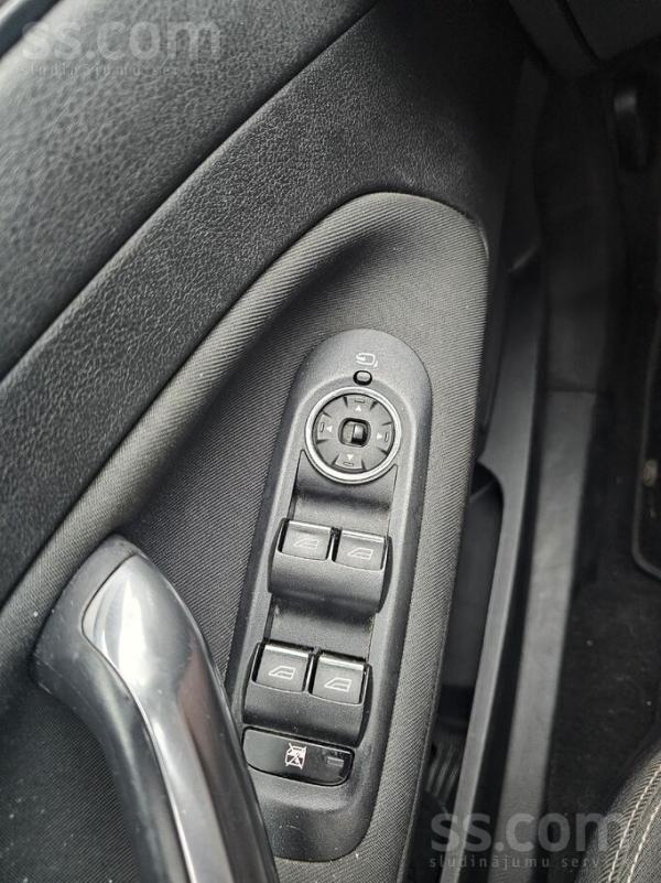 Grey Ford Mondeo 2012 in Valmiera, with an engine capacity of 2.00 L and mileage of 332 thousand km for 3900 €, photo 6 on AUTOMOTO.COM.LV