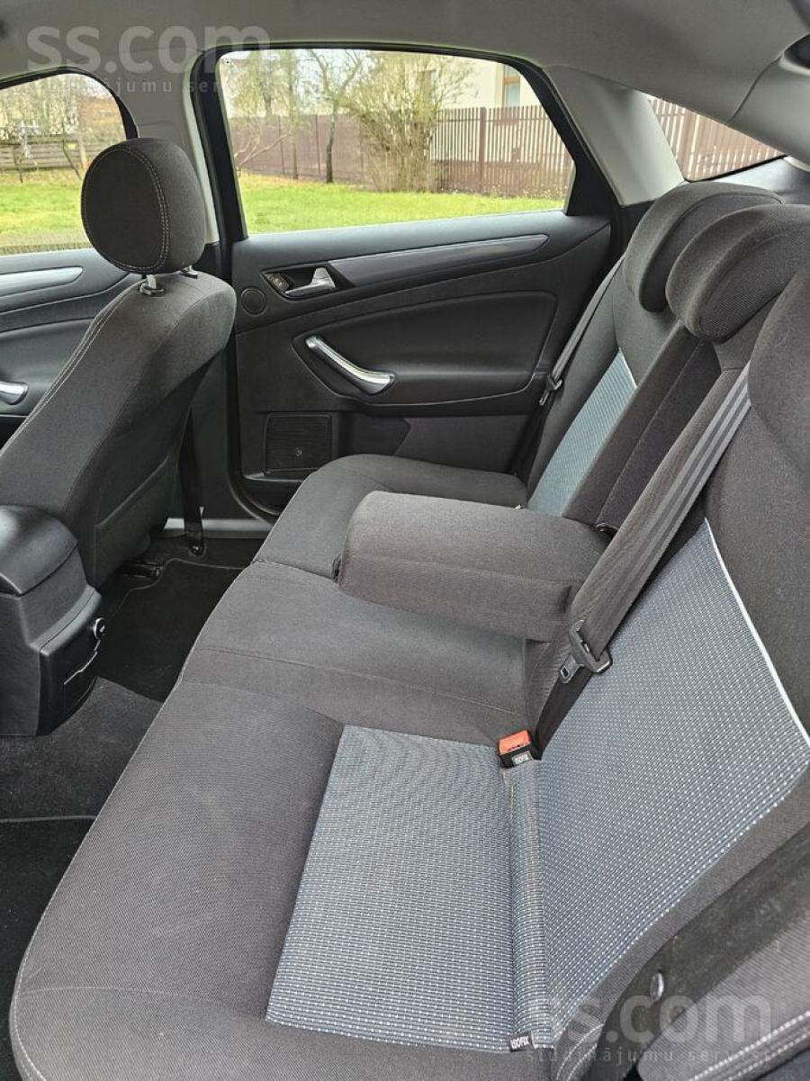 Grey Ford Mondeo 2012 in Valmiera, with an engine capacity of 2.00 L and mileage of 332 thousand km for 3900 €, photo 10 on AUTOMOTO.COM.LV