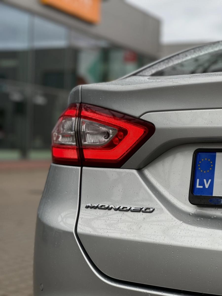 Pelēks Ford Mondeo 2015 Rīga, ar dzinēja tilpumu 1.50 L un nobraukumu 121 tūkst. km par 9200 €, foto 35 vietnē AUTOMOTO.COM.LV