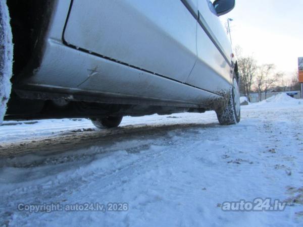 Grey Ford Mondeo 1994 in Tallinn, with an engine capacity of 1.80 L and mileage of 215 thousand km for 1499 €, photo 8 on AUTOMOTO.COM.LV