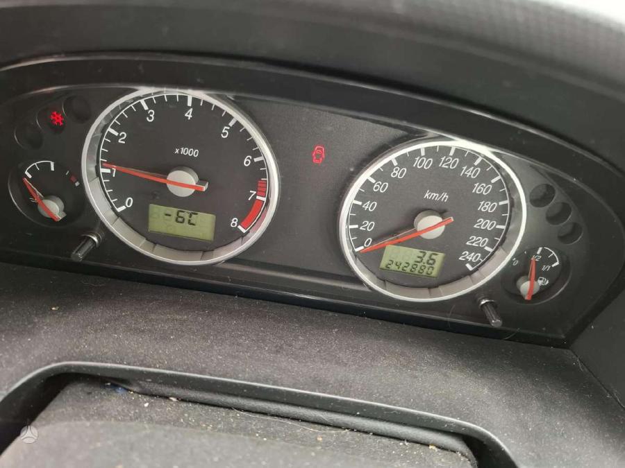 Pelēks Ford Mondeo 2001 Klaipėda, ar dzinēja tilpumu 1.80 L un nobraukumu 243 tūkst. km par 850 €, foto 6 vietnē AUTOMOTO.COM.LV